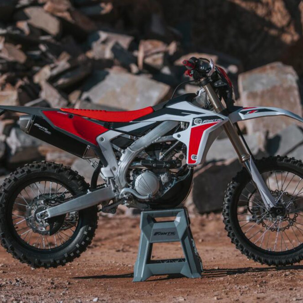 Fantic continues to grow in enduro and now presents the XEF 250 ...