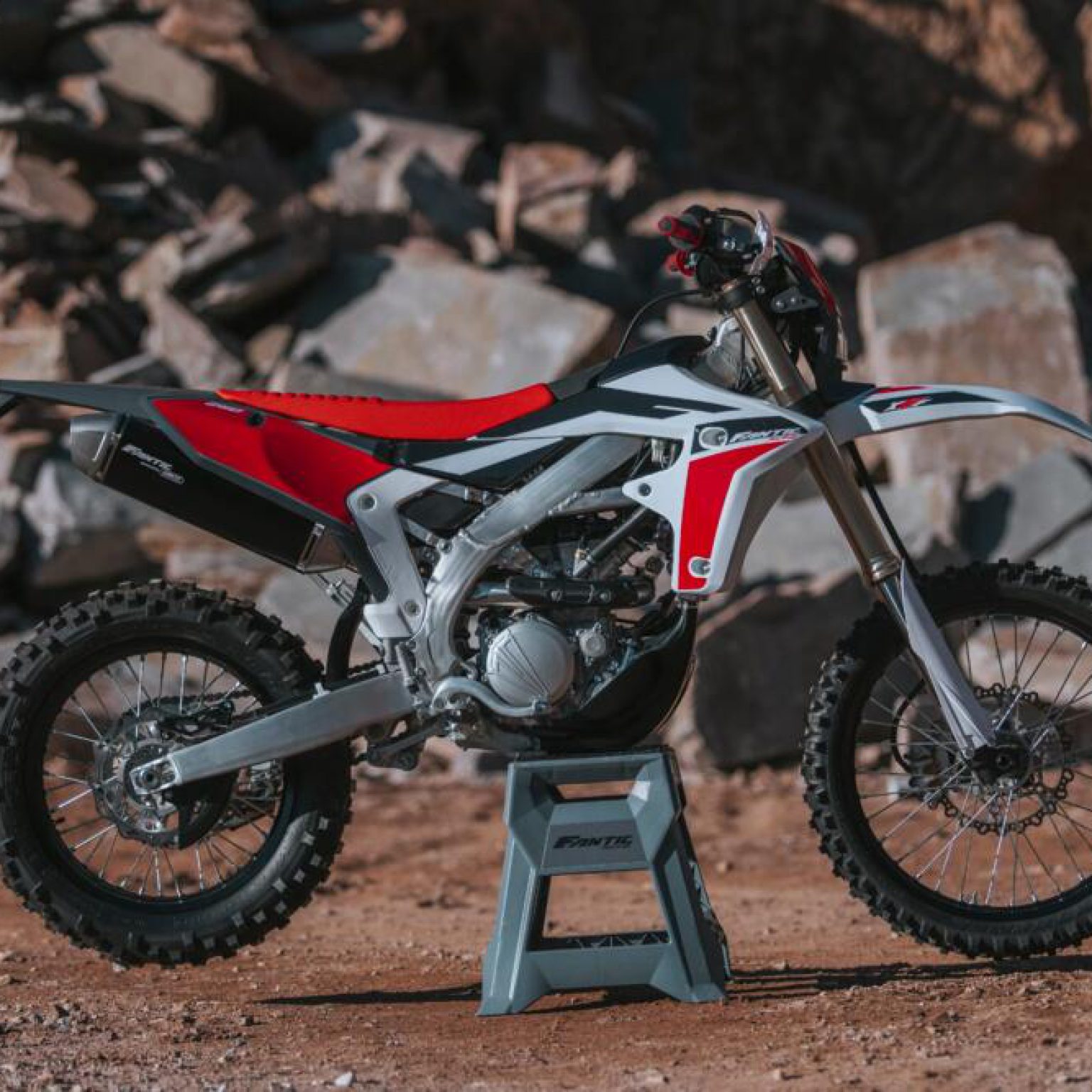 Fantic continues to grow in enduro and now presents the XEF 250 ...
