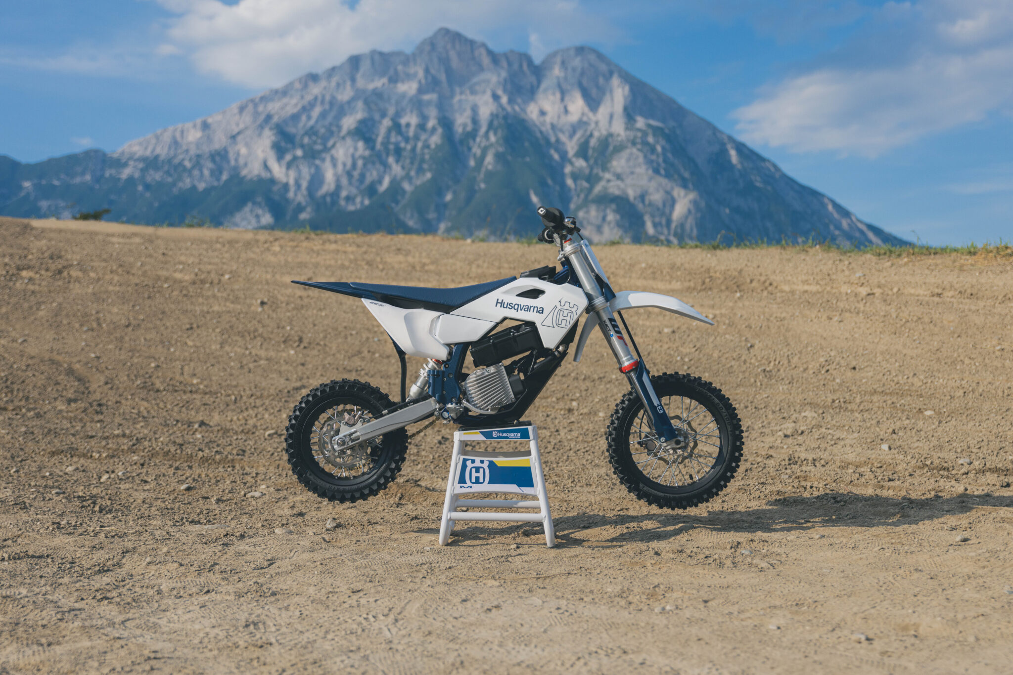 Husqvarna Mobility Introduces 2025 EE 5: Electric Motocross with Water ...