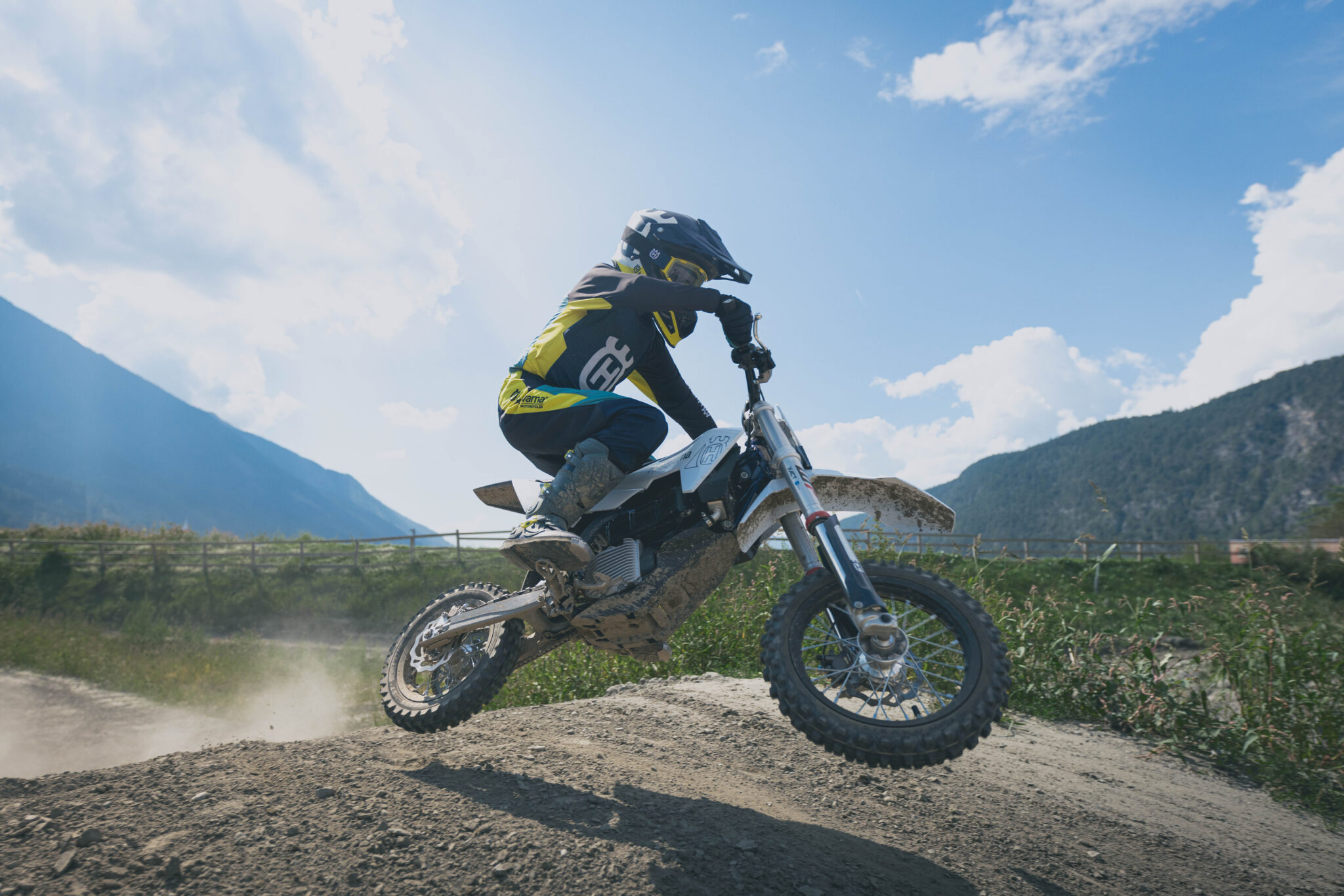 Husqvarna Mobility Introduces 2025 EE 5: Electric Motocross with Water ...